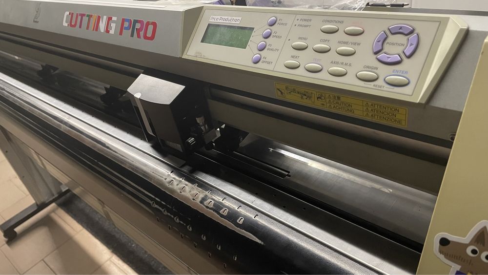 Плоттер ріжучий з оптикою GRAPHTEC cutting pro FC7000-160: 60 000 грн ...