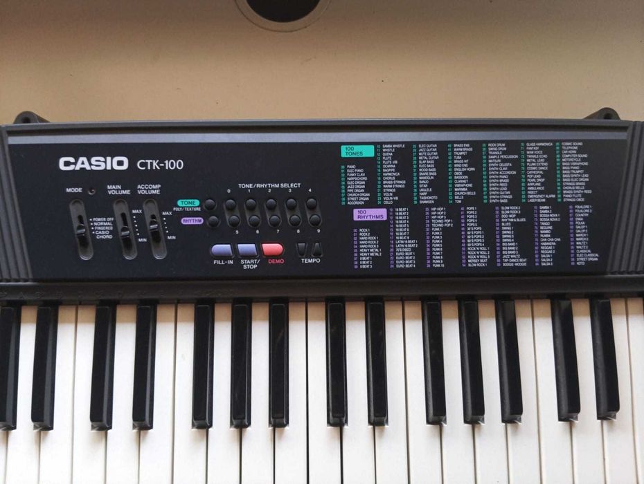 Teclado Casio CTK-100 Arroios • OLX.pt