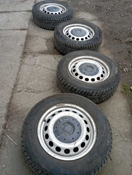 Продам резину з дисками 205/65/15r диски розболтовка 5-112: 2 500 грн ...