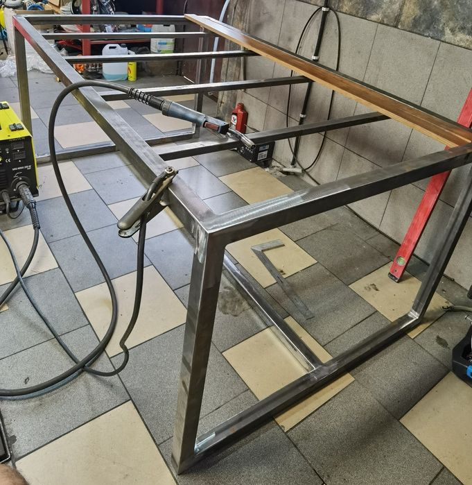 Stelaż pod reklamę, baner. Spawanie konstrukcji stalowych Warszawa ...