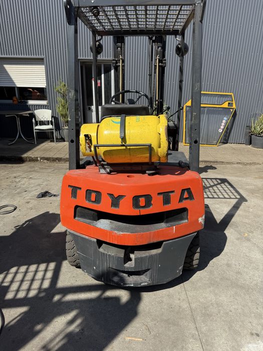 Empilhador toyota 1500 kgrs gas com deslocador lateral Antas E Abade De ...