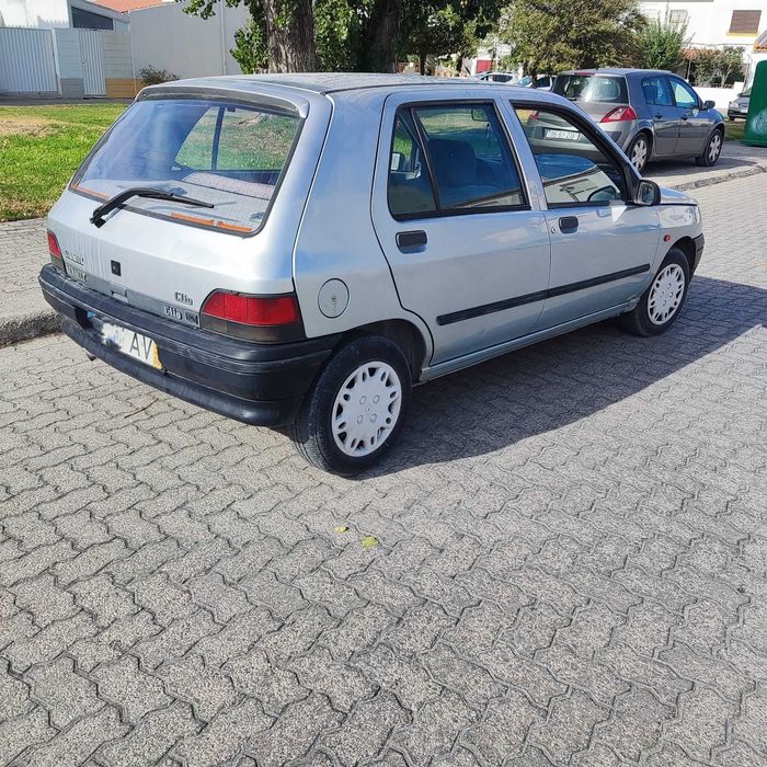 Vendo CLio 92 Gasolina com avaria na caixa de marcha Amora • OLX.pt