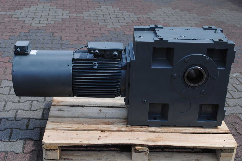 Motoreduktor kątowy 15kw. 37,4obr z hamulcem LENZE Kargowa • OLX.pl