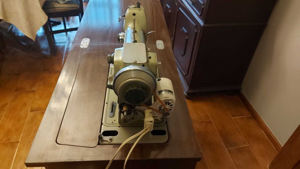 Máquina Costura Oliva CL 50 com móvel e motor/pedal elétrico Paranhos ...