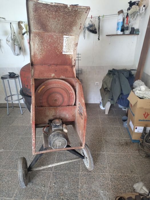 Betoneira usada 180 lts Castro Daire • OLX Portugal