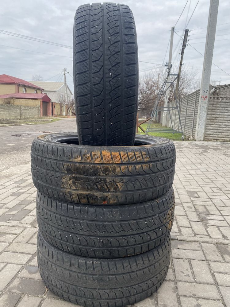 235/55/R 20 Зима: 1 700 грн. - Автошини Запоріжжя на Olx