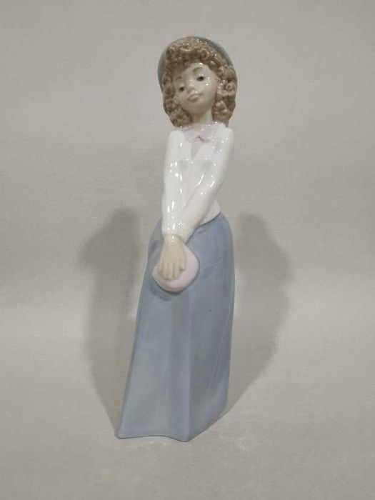 Статуэтка Девушка в шляпке Nao Lladro Испания 24 см 1 200 грн Коллекционирование