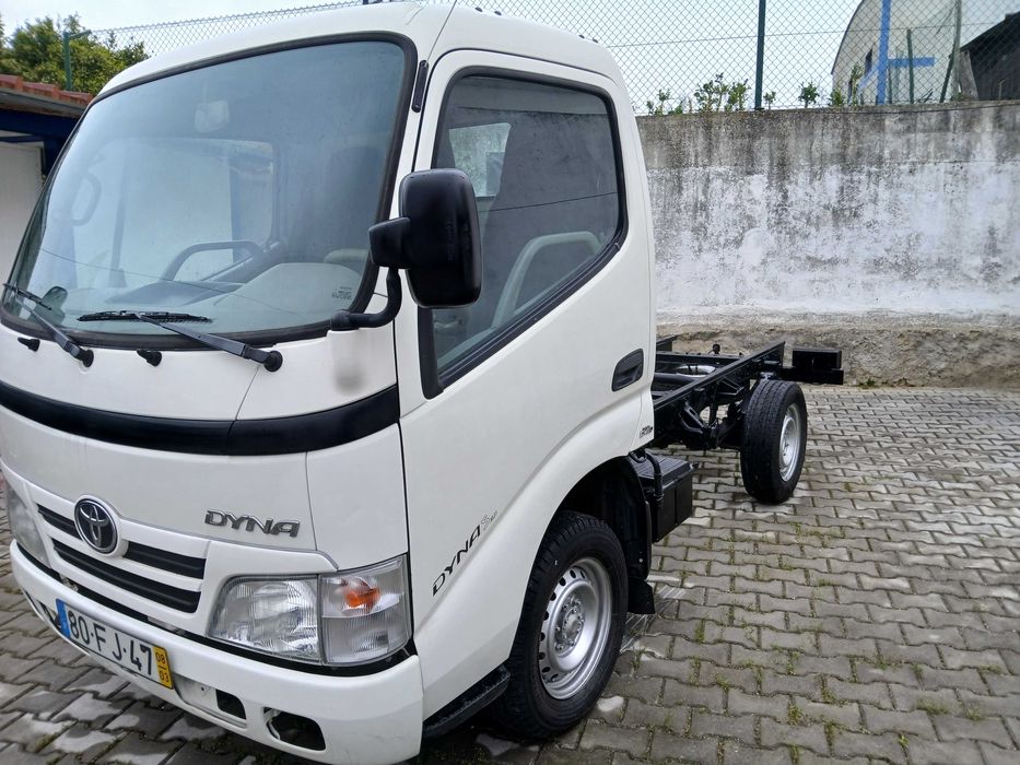 Toyota Dyna Ligeira, impecável em tudo, com iva Discriminado Azambuja • OLX.pt