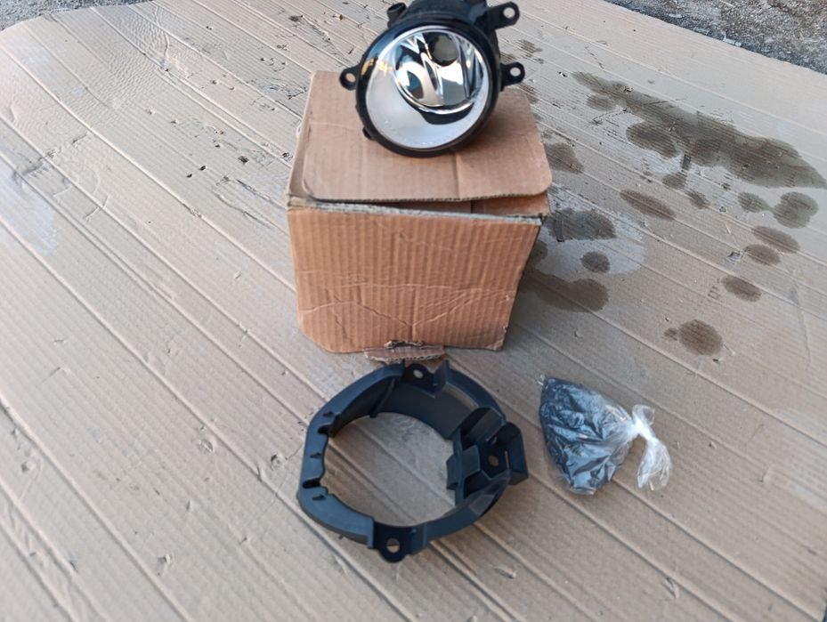 Противотуманка правая Toyota Avensis 2 2006-2008 RAV4 XA30 2006-2010: 1 100 грн. - Протитуманні ...