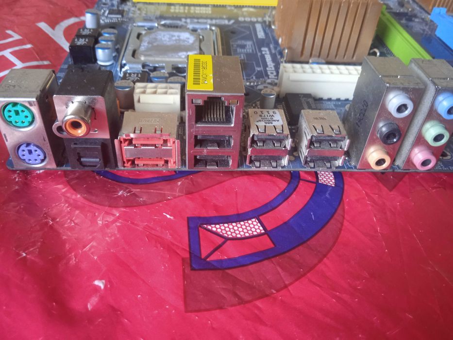 Матер.пл asrock P45 Twins 2000(сок.775/для 16Gb ddr3)+2-ядер.E6700+4Gb ...