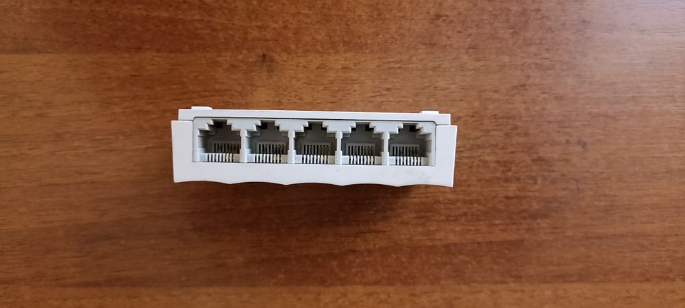 Коммутатор TP-LINK LS1005: 150 грн. - Периферійні пристрої Запоріжжя на Olx