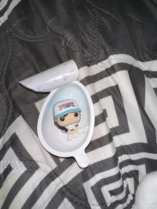 Dustin kinder joy stranger things Wieliczka • OLX.pl