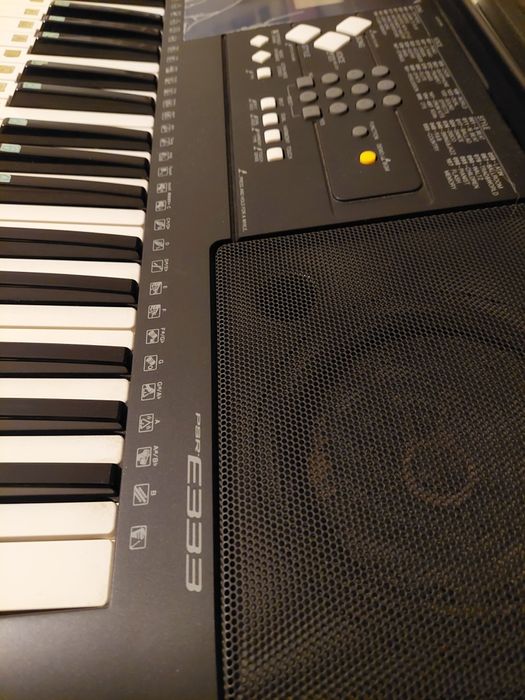 Teclado Yamaha PSR E333 Mafamude E Vilar Do Paraíso • OLX Portugal