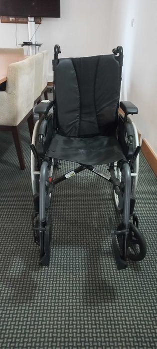 Cadeira de Rodas Encartável - Marca Invacare Alcântara • OLX Portugal