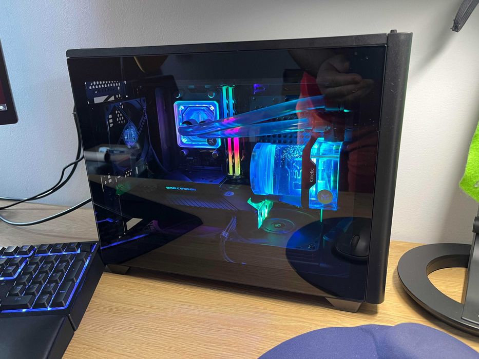 Mini PC custom loop 5800X3D, 3080 TI FE, 32GB 3600 CL14, 1TB SSD, ROG ...