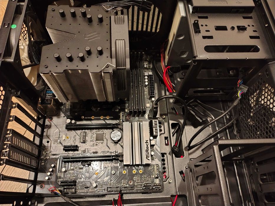Zestaw Intel i5-9600KF, 3.7GHz; Płyta główna ASRock Z390 PRO4; Fortis3 ...