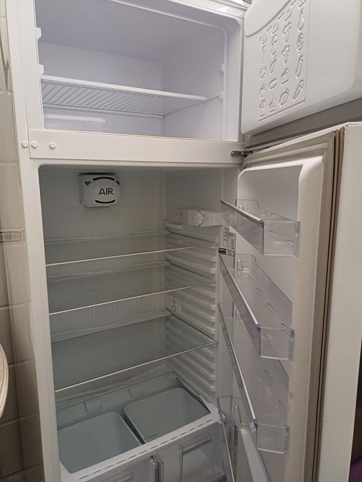 Frigorifico combinado ARISTON semi-novo Rio de Mouro • OLX Portugal