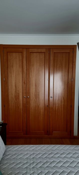 3 portas guarda fatos mogno escuro nunca utilizados (Viseu) Currelos ...