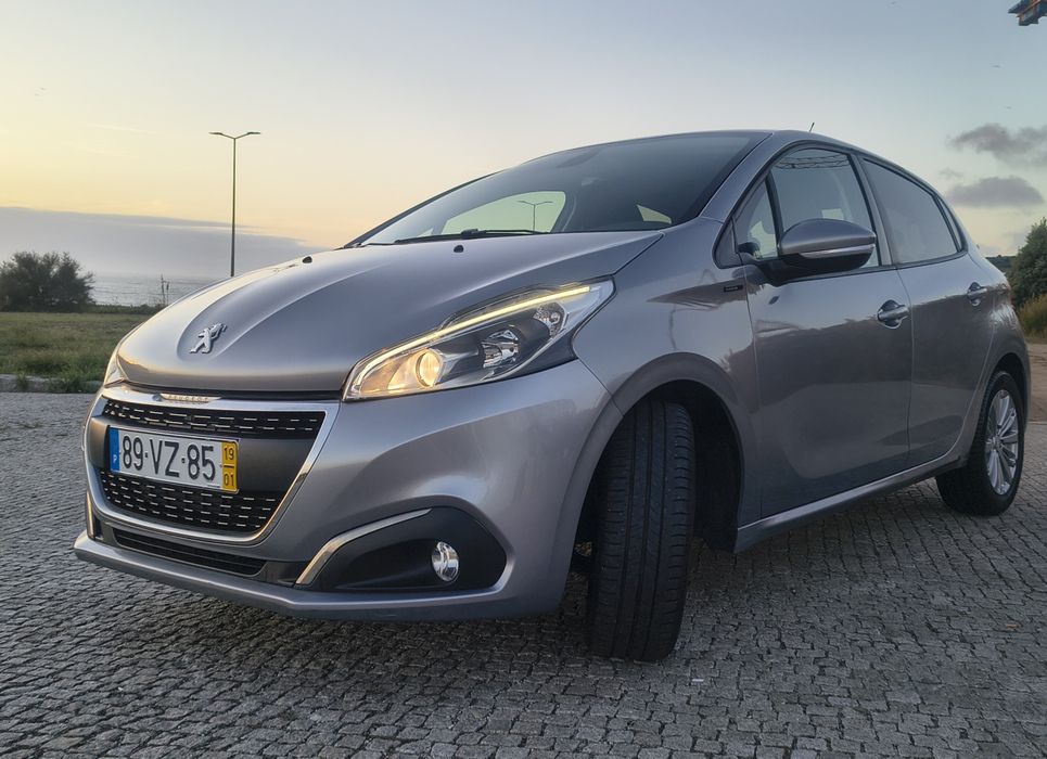 Peugeot 208 1.2 signature JAN2019 gasolina 63536km Canidelo • OLX.pt