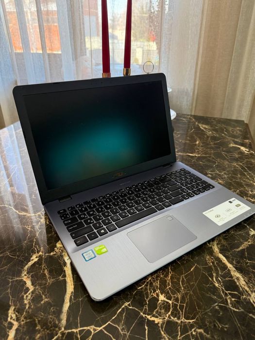 Asus VivoBook 15 X542UN-DM041 (90NB0G82-M00490) Dark Grey: 16 000 грн. - Ноутбуки Дніпро на Olx