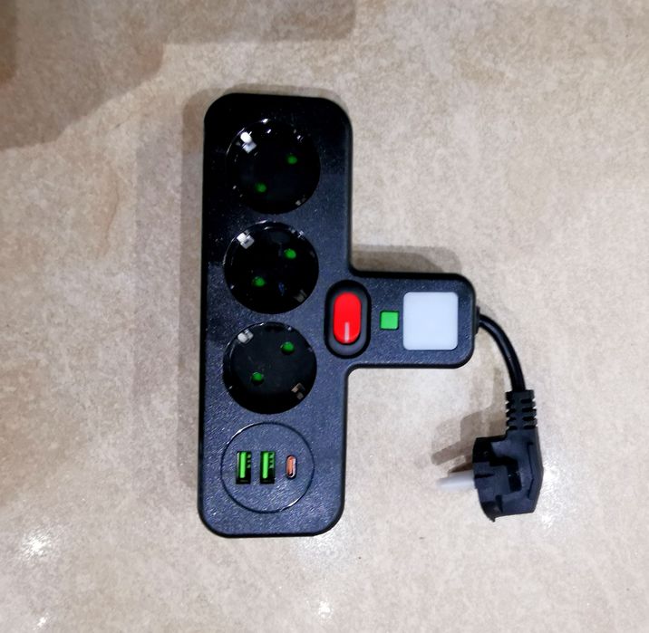 Nowy rozgałęziacz z USB-C i latarką LED | Czarny Piaseczno • OLX.pl