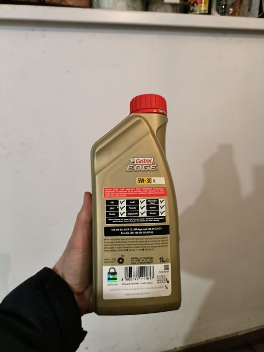 Castrol Edge 5w30 моторна олива: 300 грн. - Моторні мастила Київ на Olx