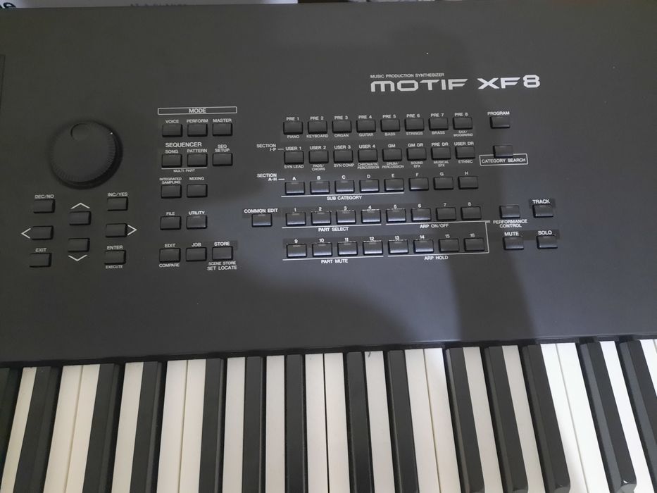 Yamaha Motif xf8 synth with Gator Flight case Azambuja • OLX Portugal