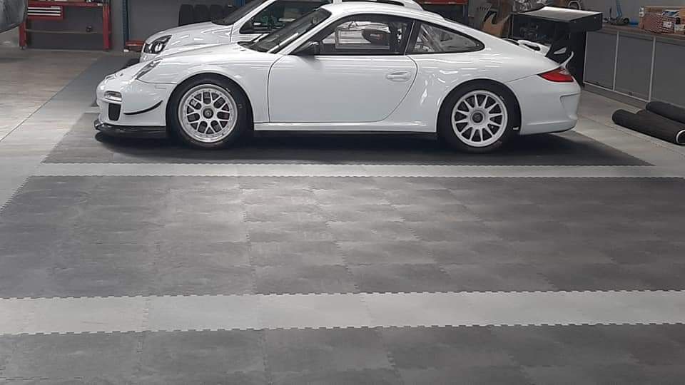 Piso em PVC para oficinas e stands Coruche • OLX Portugal