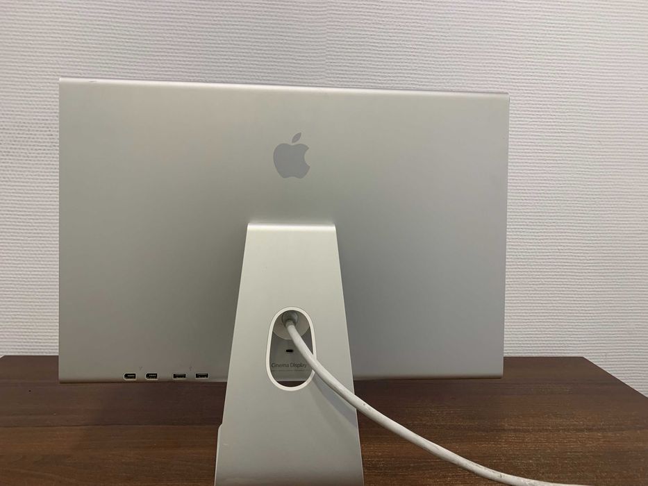 Apple Cinema Display 20" та 23": 2 000 грн. - Монітори Київ на Olx
