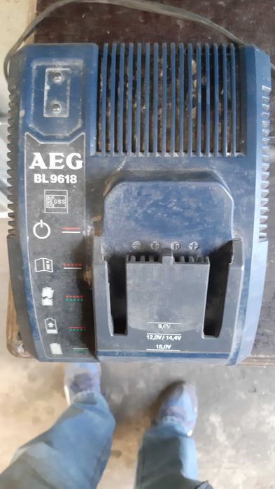 Ładowarka akumulatorów aeg BL9618 Świecie • OLX.pl