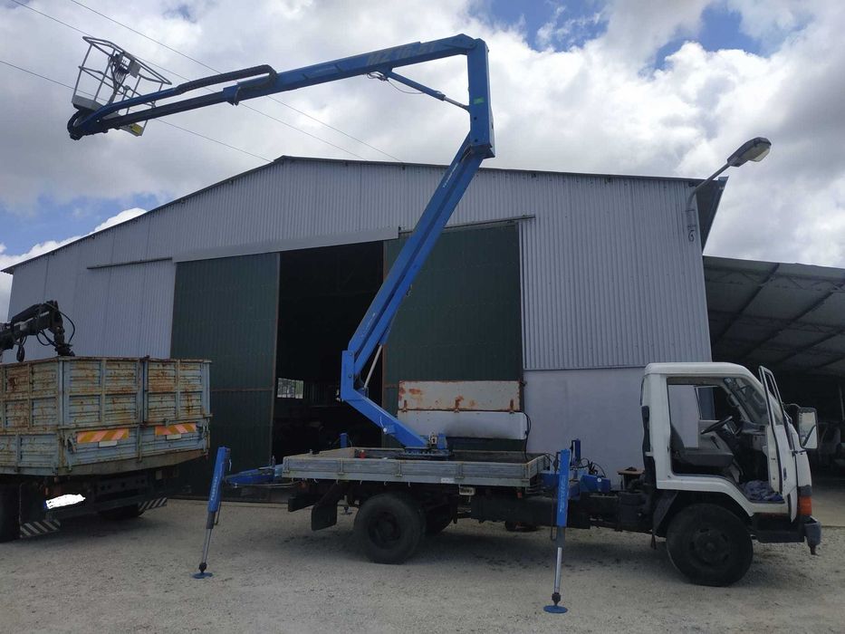 Mitsubishi Grua C/ Barquinha Canter 444 Turbo Travanca de Lagos • OLX.pt