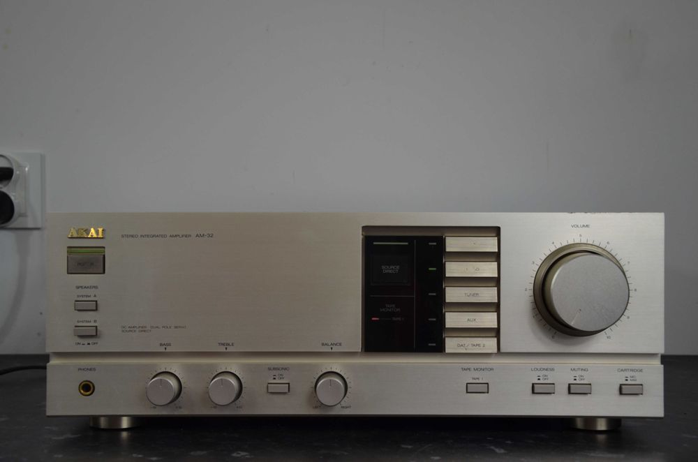 AKAI AM-32 POTĘŻNY Wzmacniacz stereo okazja srebrny Chechło Pierwsze ...