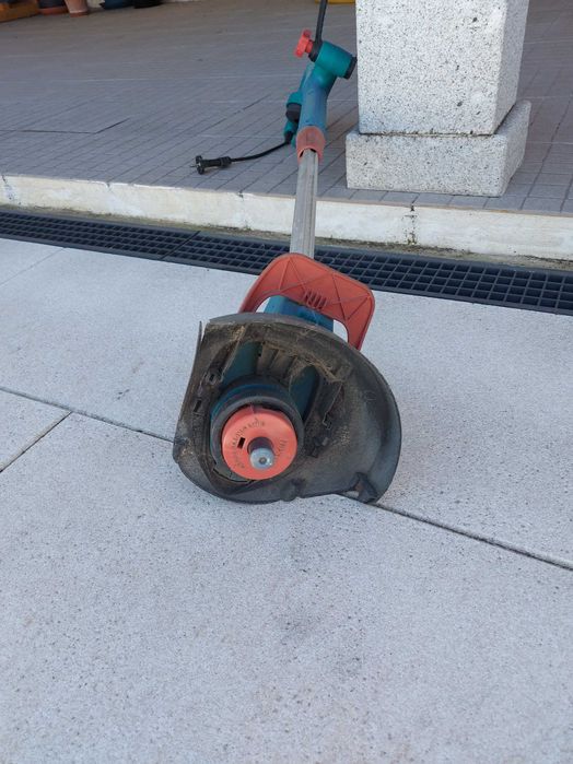 Aparador relva BOSCH ART 23 400W COMBITRIM - usado só por 4 vezes ...