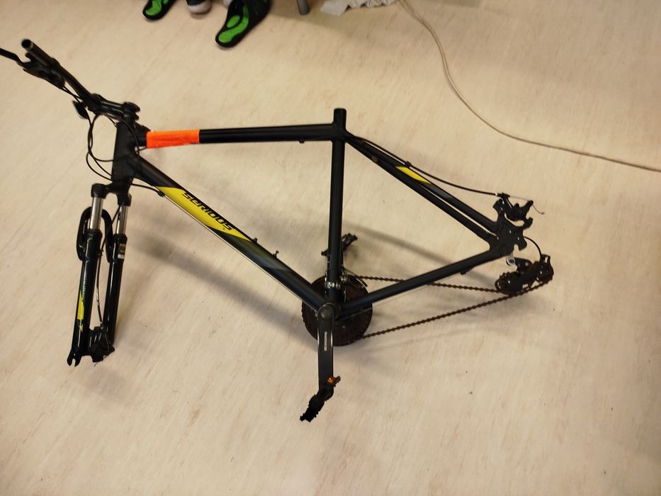 Rama roweru z przednim widelcem i kierownicą Warszawa Praga-Południe ...