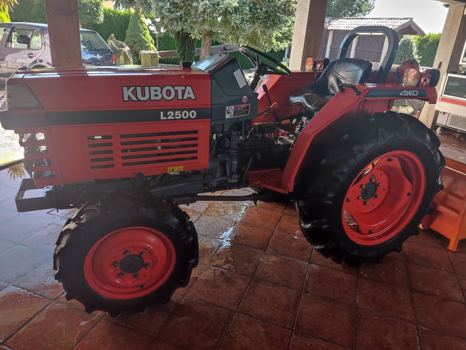 Trator Kubota L2500 4WD Mentrestido • OLX.pt