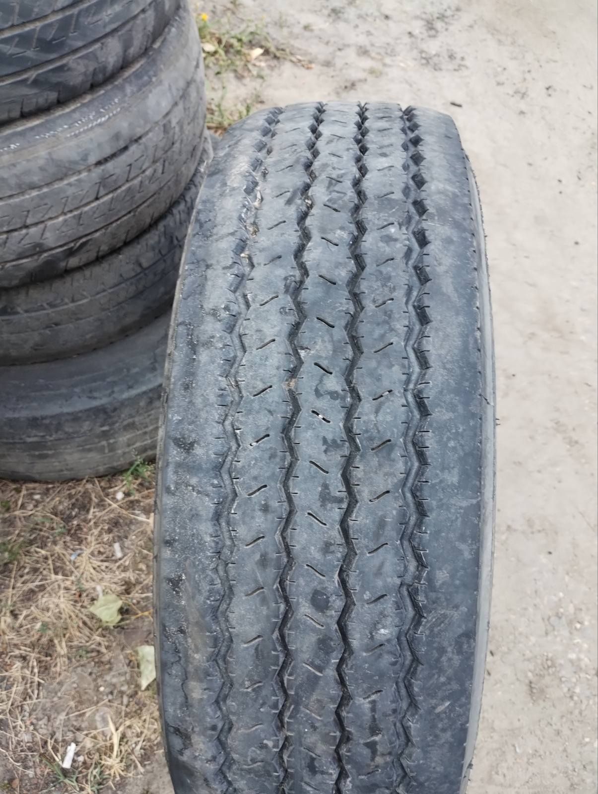 Грузовые шины 235.75.17.5: 1 000 грн. - Автошини Дніпро на Olx