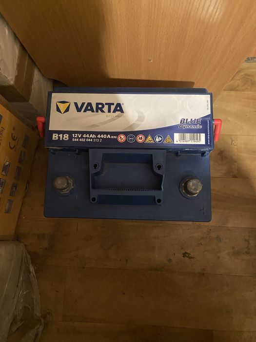 Akumulator Varta Blue Dynamic B18 44Ah 440A – jak nowy Łódź Polesie • OLX.pl