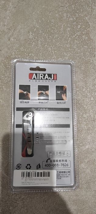 Ніж будівельний складний металевий Airaj: 350 грн. - Ручний інструмент Мукачево на Olx
