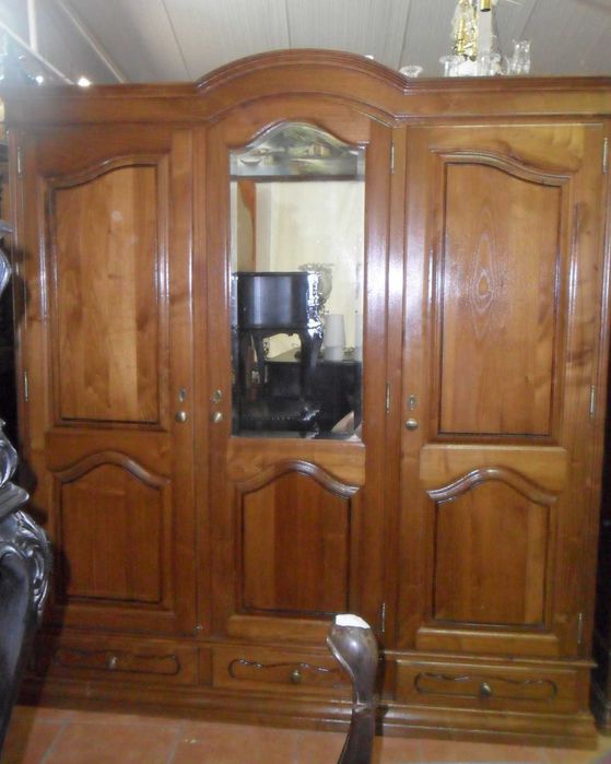 Roupeiro / guarda fatos Castelo Branco • OLX Portugal