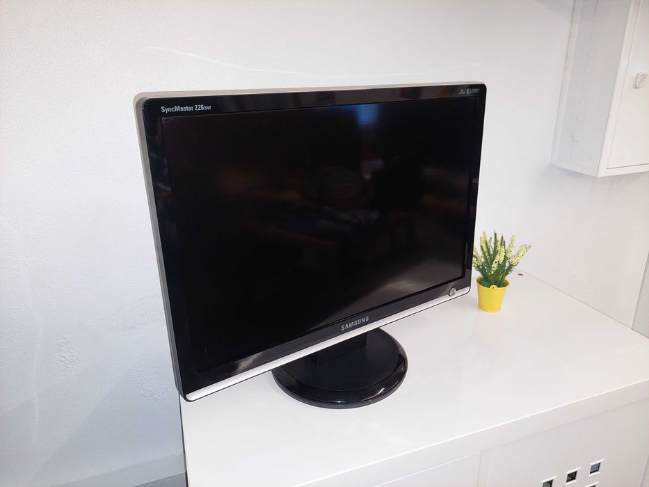 Vendo munitor em perfeito funcionamento como novo Grijó E Sermonde ...