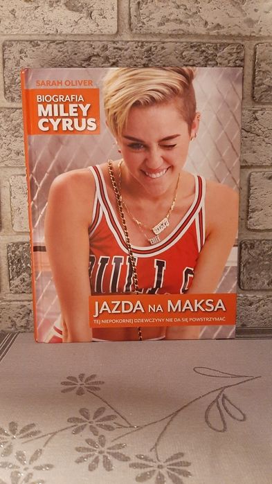 Biografia Miley Cyrus jazda na maxa- Sarah Oliver Sierakowo • OLX.pl