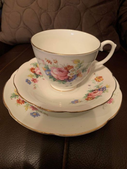 Фарфоровая чайная тройка Англия чайна трійка фарфор Англія 1 000 грн Посуд кухонне