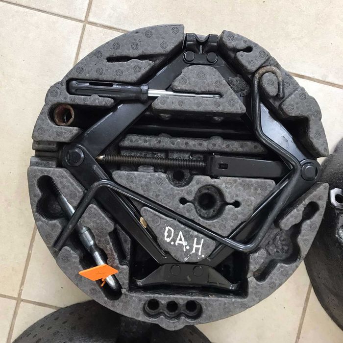 Набір Домкрат Ключ Крюк буксирувальний Opel Astra H Zafira B Vectra C ...