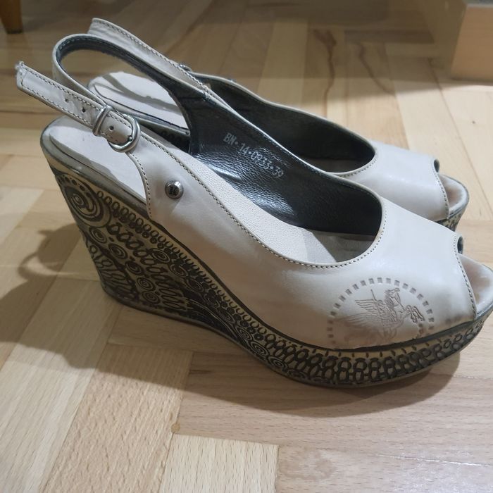 Sandały skórzane damskie na koturnie rozm. 39 Kielce • OLX.pl