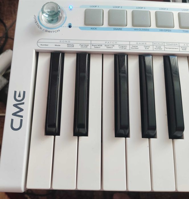 Cme y-key - чудова міді-клавіатура!: 3 900 грн. - Синтезатори Київ на Olx
