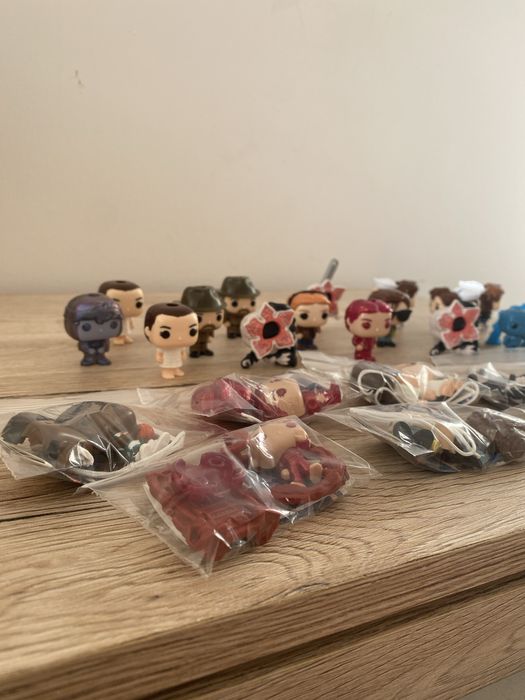 Figurki Kinder Joy Stranger Things Zgorzelec • OLX.pl