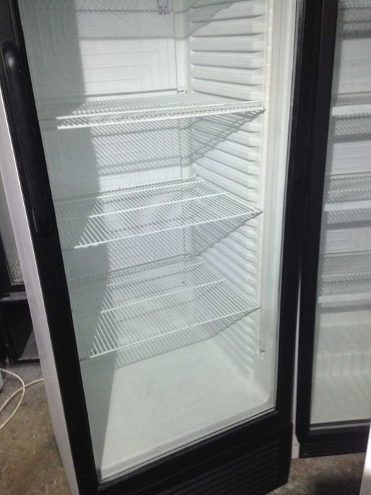 Шкаф витрина холодильный, стеклянная дверь. Качественный б.у: 4 999 грн ...