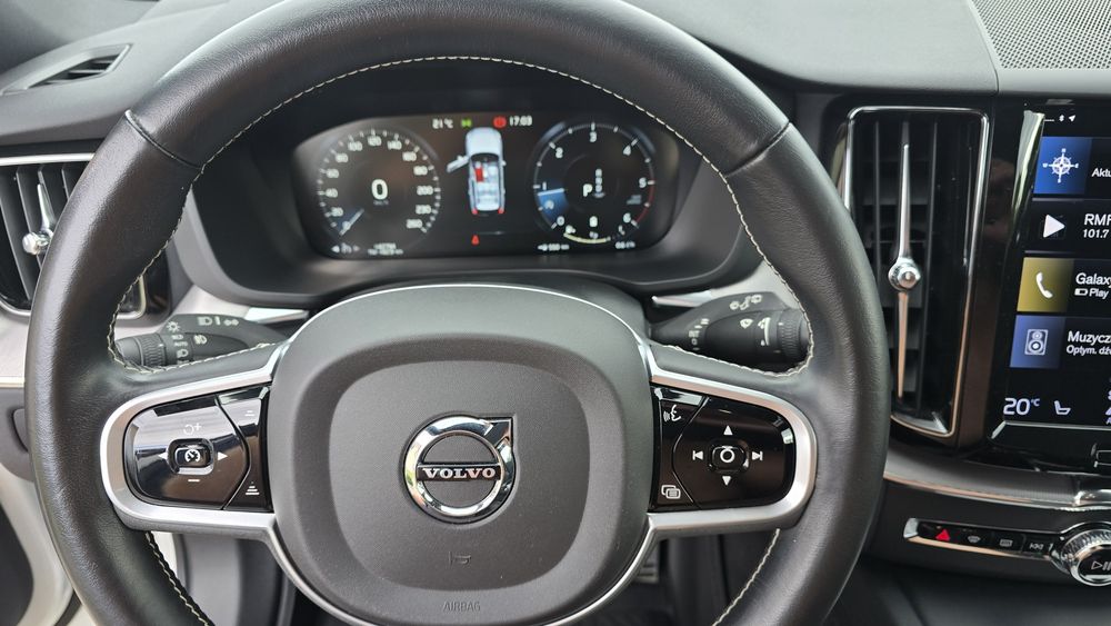 Volvo xc60 R- Line -Biała perła- Bezwypadkowy Zielona Góra • OLX.pl