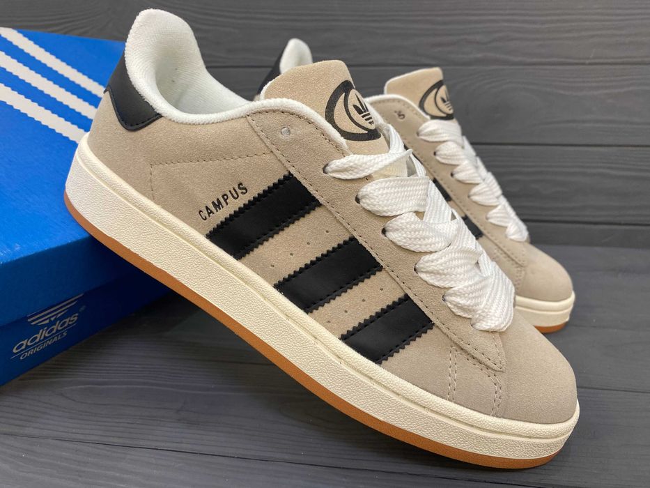 Мужские замшевые кроссовки Адидас Кампус бежевые счерным Adidas Campus ...