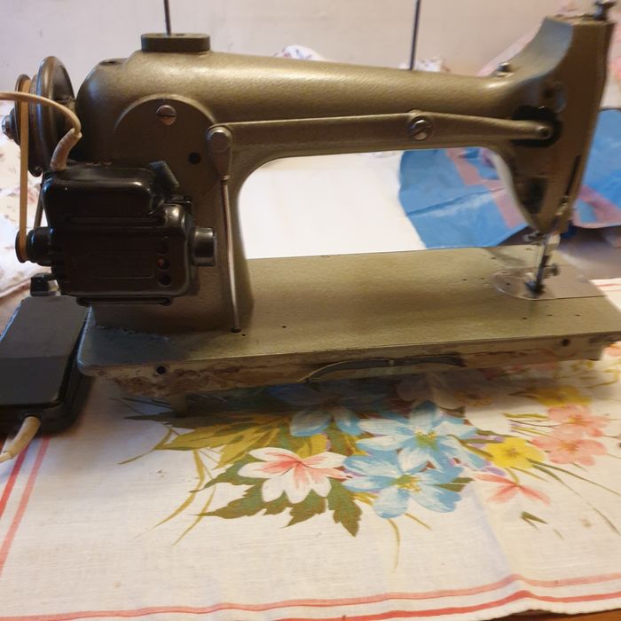 Maszyna do szycia ŁUCZNIK LZ 3 z silnlkiem elektrycznym Otwock • OLX.pl